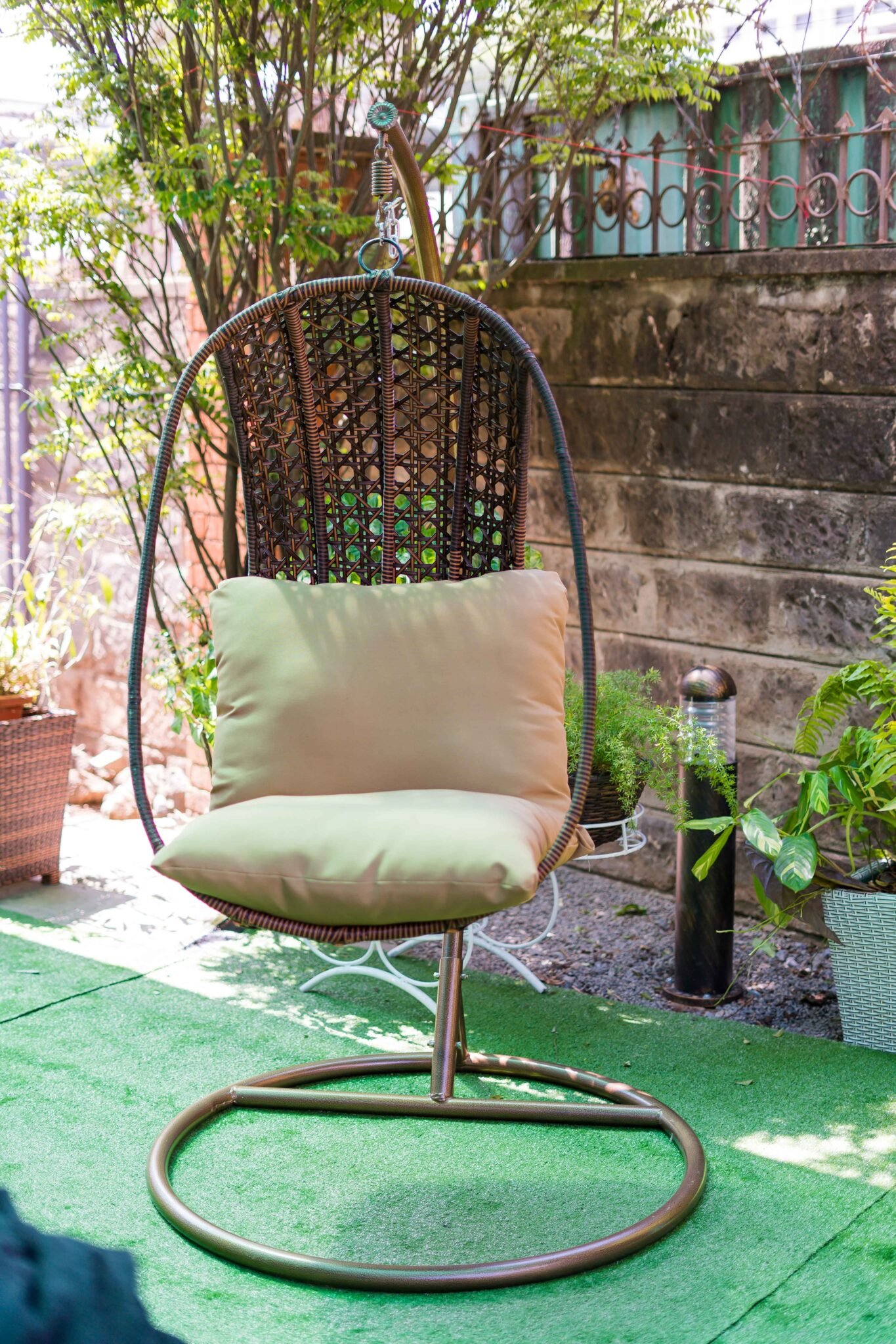 Almond Swing Chair - Jardin Classics